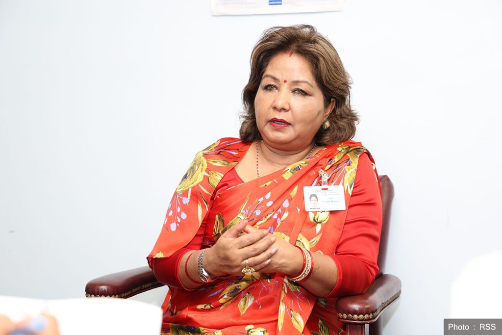 परराष्ट्रमन्त्री आरजु राणा चढेको विमान काठमाडौं ओर्लन नसकेपछि कोलकाता ...